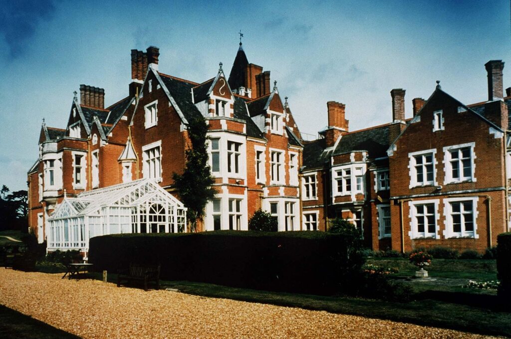 Where members of the royal family live - William and Kate's cottage to ...