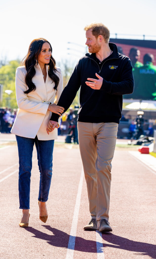 Prince Harry and Meghan Markle private Christmas card photo 'leaked' by ...