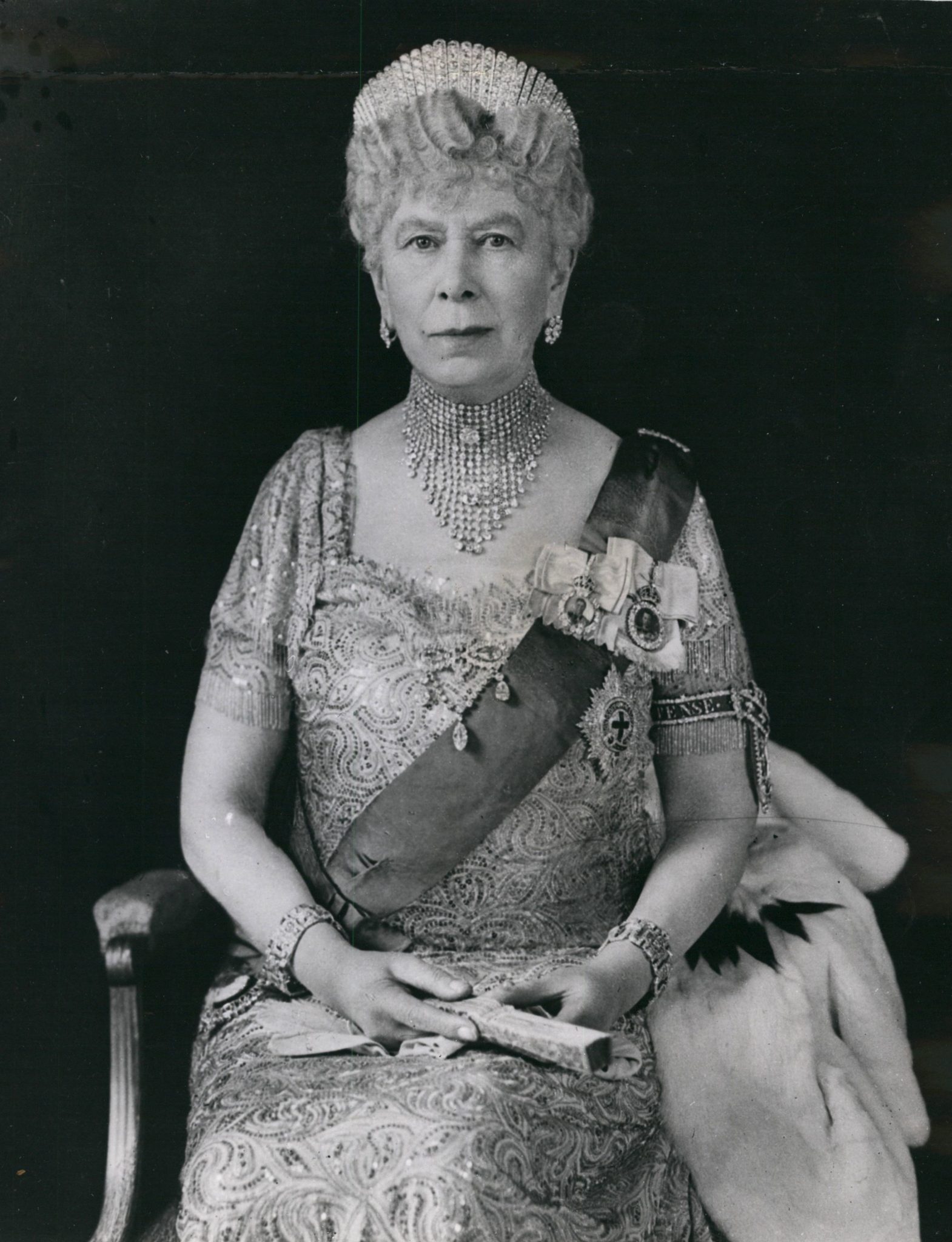 Truth about the famous ‘Cambridge Lover's knot’ tiara and claims ...