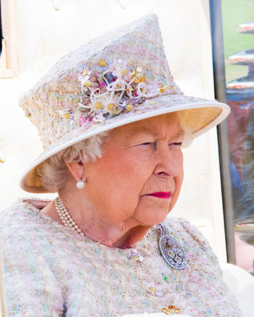 Jeffrey Epstein 'assistant sat on late queen's throne' at Buckingham ...