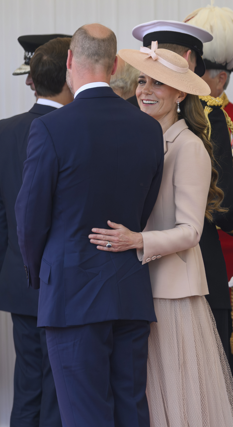 Prince William and Kate Middleton's sweet PDA when 'cameras drop'
