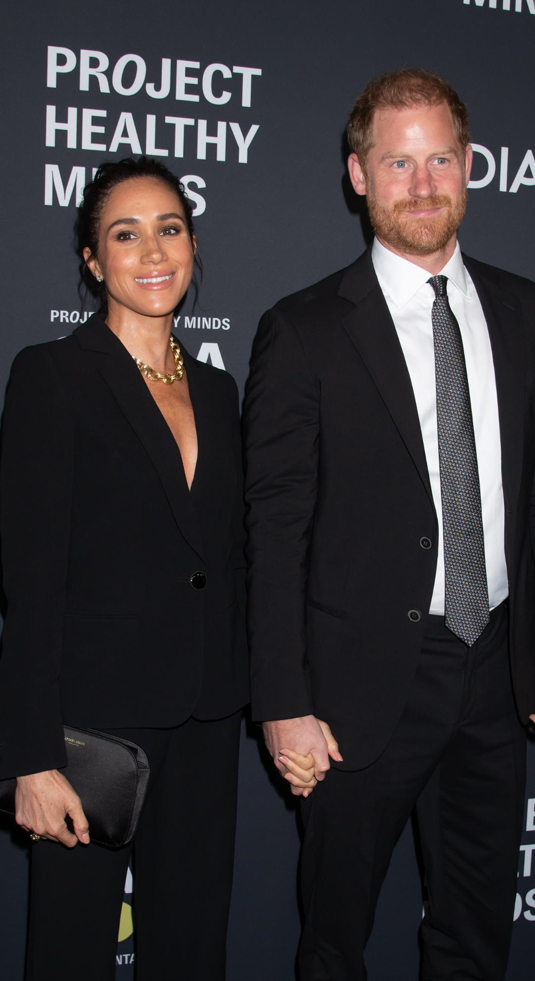 Prince Harry seems he 'can't keep his hands off' Meghan Markle in New ...